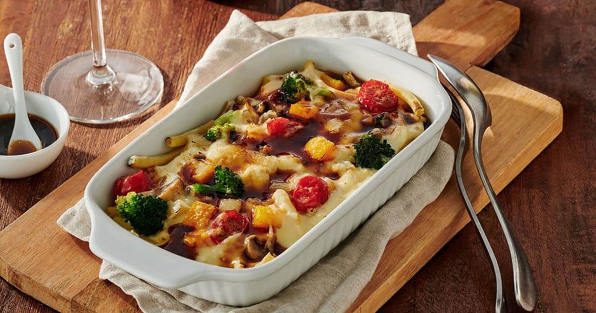 Sformato di maccheroni alle verdure con salsa di soia dolce | Kikkoman