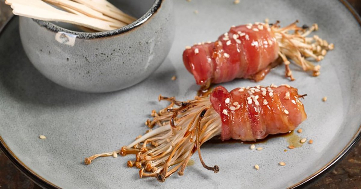 Rotolini con speck e funghi Enoki | Ricetta | Kikkoman