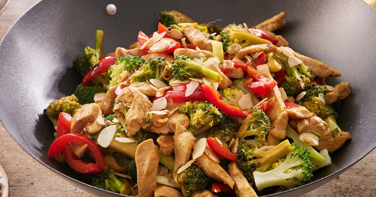 Pollo saltato in padella con broccoli | Ricetta | Kikkoman