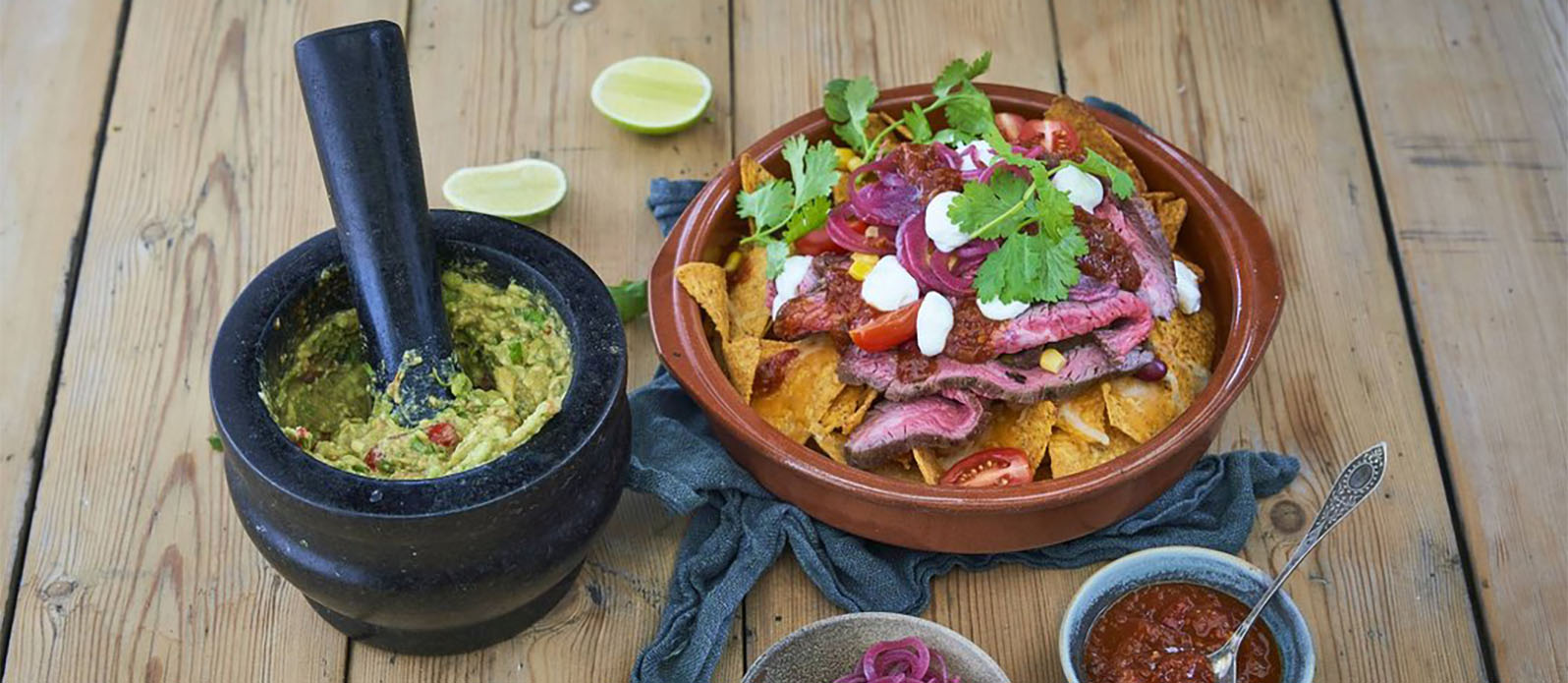 Nachos al formaggio con guacamole e salsa | Ricetta | Kikkoman