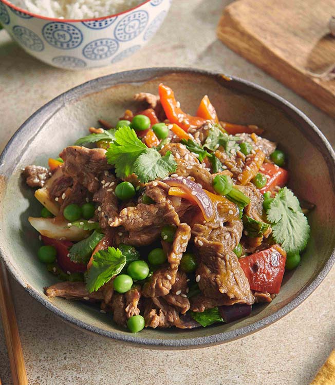 Manzo piccante saltato in padella con verdure | Ricetta | Kikkoman